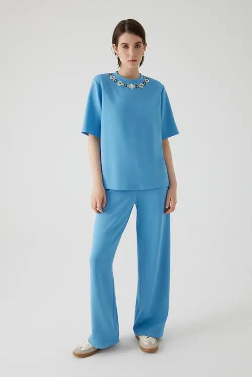 EXQUISE Regular Crystal Embellished T-shirt - Blue