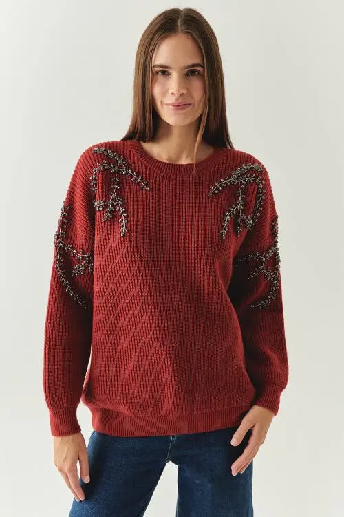 EXQUISE Grace Embroidered Crew Neck Long Sleeve Sweater