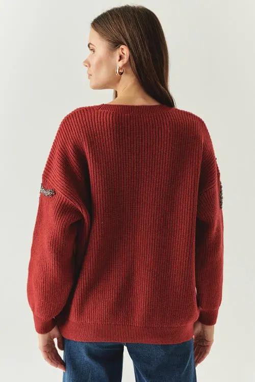 EXQUISE Grace Embroidered Crew Neck Long Sleeve Sweater
