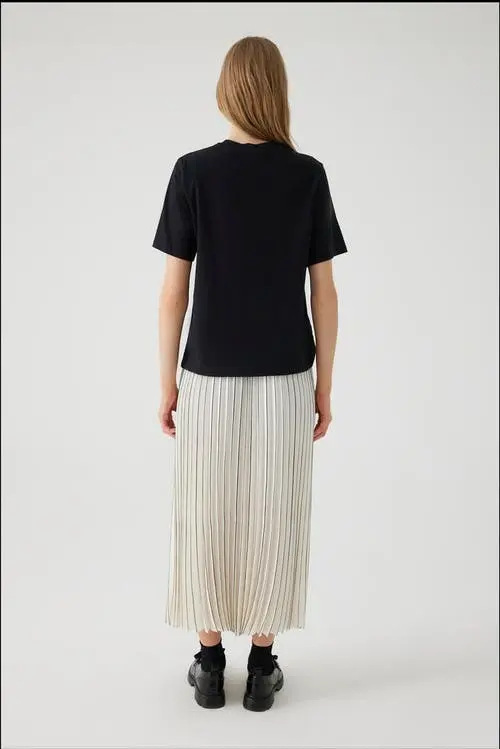EXQUISE Embroidered Crewneck T-shirt