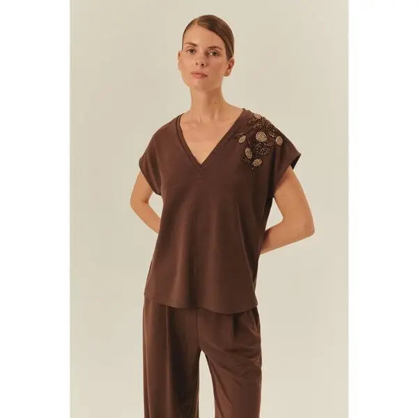 EXQUISE Oaklyn Embellished V-neck T-shirt - Brown
