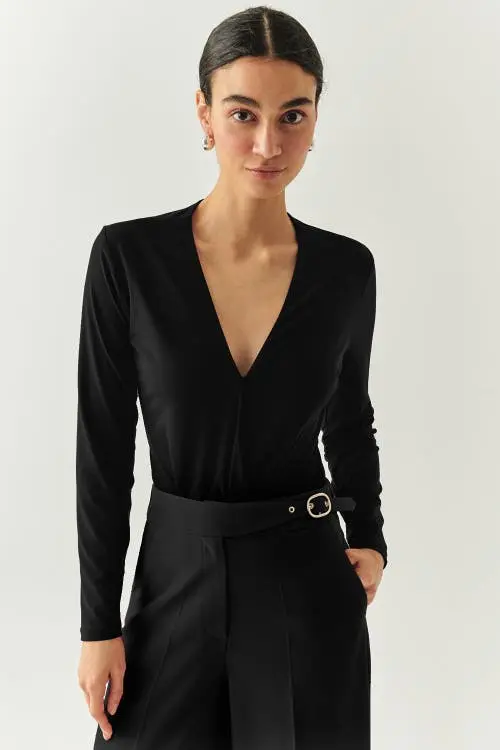 EXQUISE Meilani Long Sleeve V-neck Bodysuit