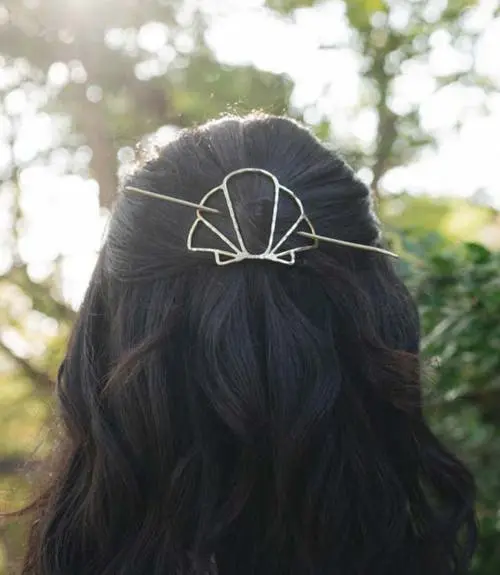 MATR BOOMIE Arnava Shell Hair Pin With Stick