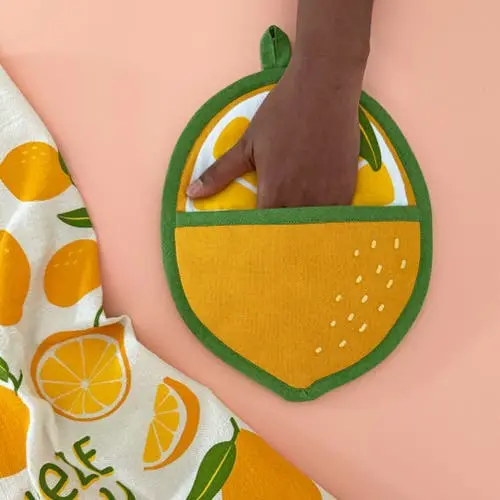 THE NEIGHBORGOODS Lemon Tea Towel And Pot Holder Set