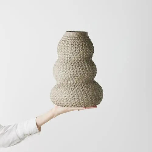 KANJU INTERIORS Urbi Tiered Papier Flower Vase