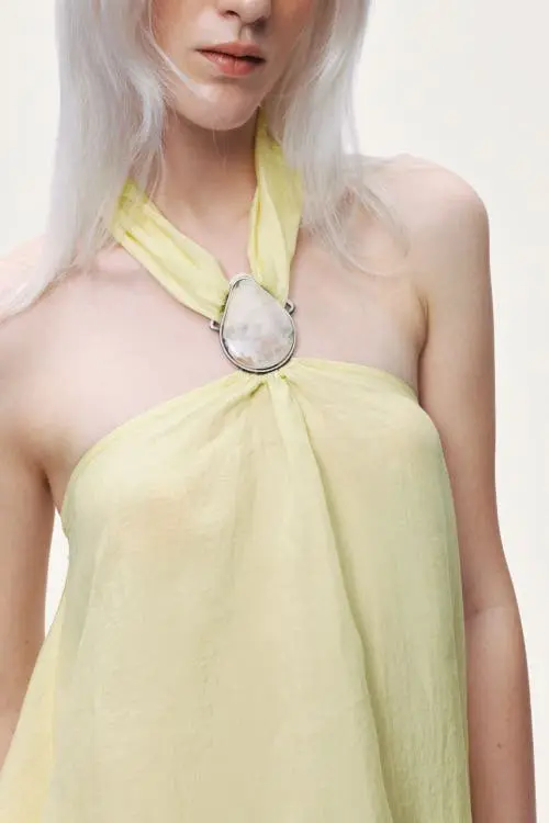 NOCTURNE Sleeveless Halter Blouse