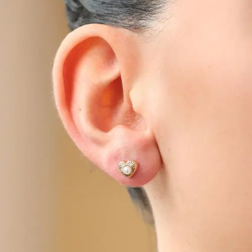 THE LOVERY FINE JEWELRY 14k Yellow Fluted Pearl Heart Screw Back Stud Earrings