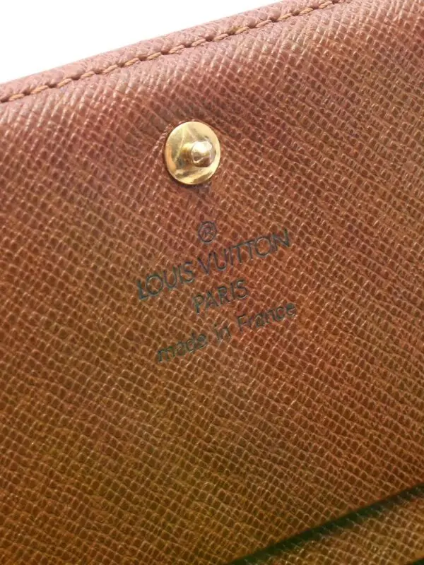 LOUIS VUITTON 2005 Monogram Bi-fold Wallet