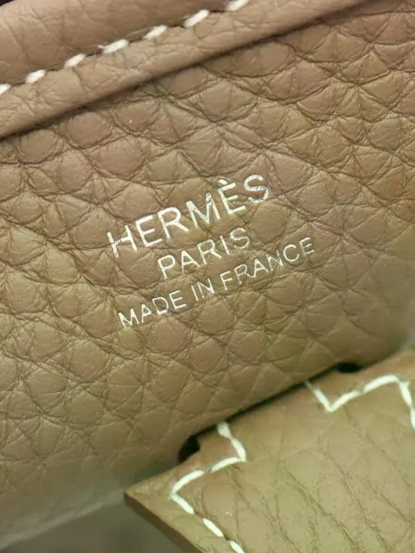 Hermès Evelyn 23 Shoulder Bag