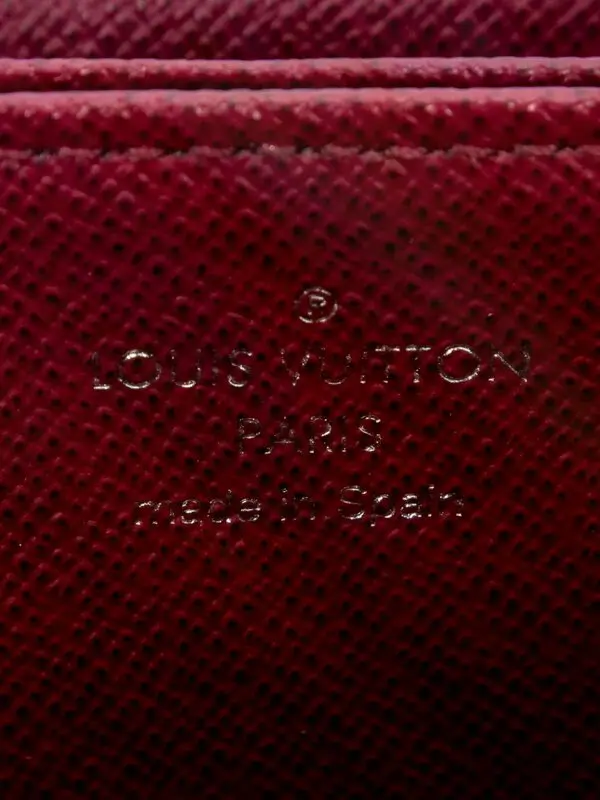 LOUIS VUITTON Zippy Wallet