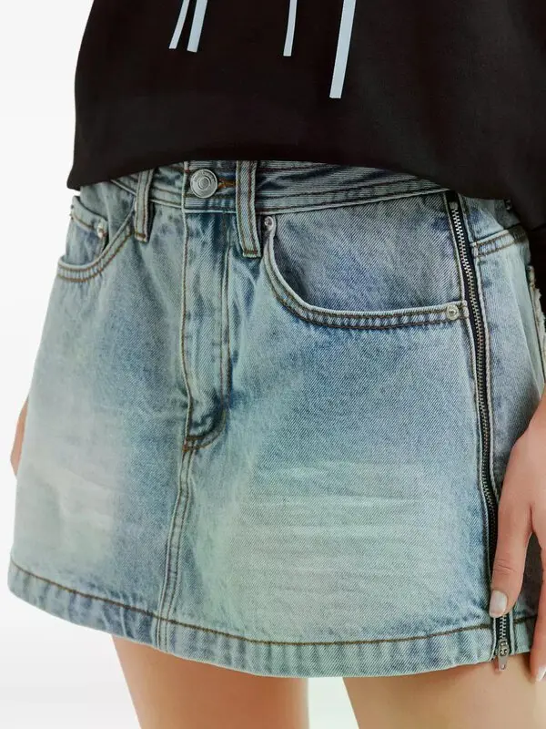 MINI CREAM Star Patch Denim Mini Skirt