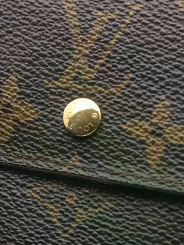 LOUIS VUITTON 2010 Elise Wallet