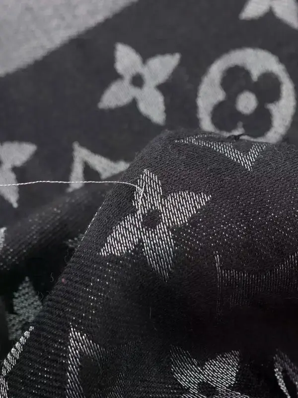 LOUIS VUITTON 2000s Logo-print Shawl