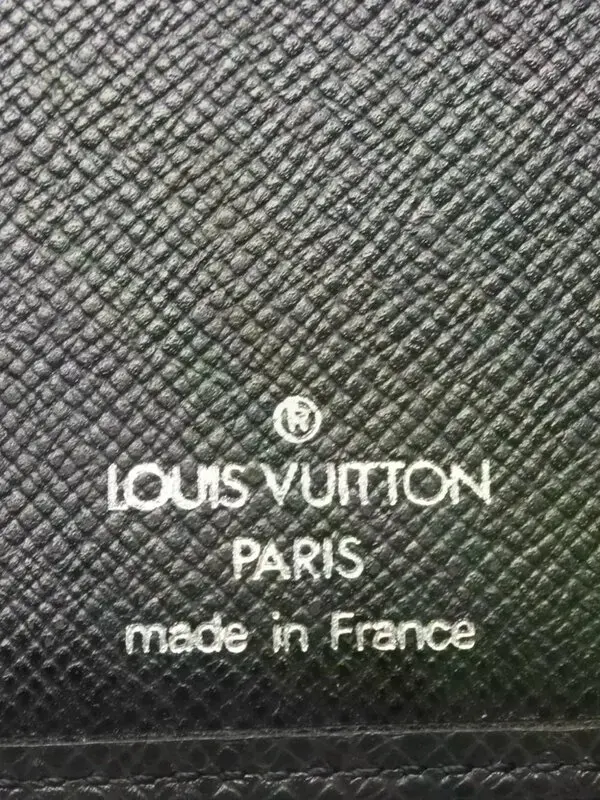 LOUIS VUITTON 2003 Taiga Bi-fold Wallet