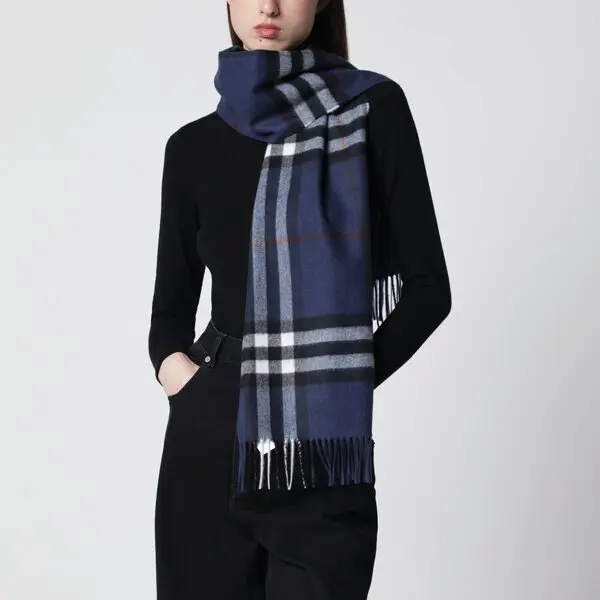 Burberry Cashmere Scarf With A Checked Pattern - Blue
