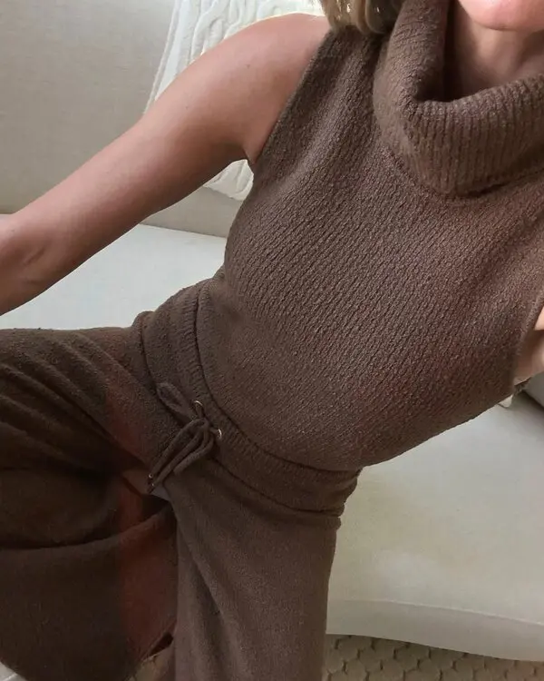 Splendid X @cellajaneblog Sleeveless Turtleneck Sweater In Boucle - Truffle
