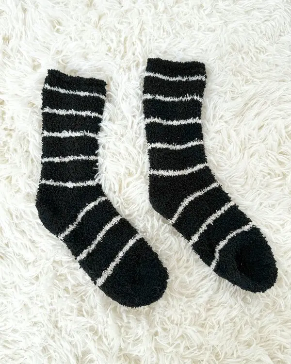Splendid Bia Fuzzy Yarn Socks - Black/oat Stripe
