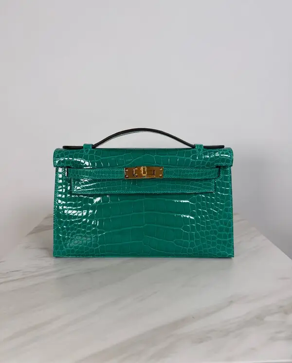 Hermès Kelly Shiny Alligator With Gold Hardware