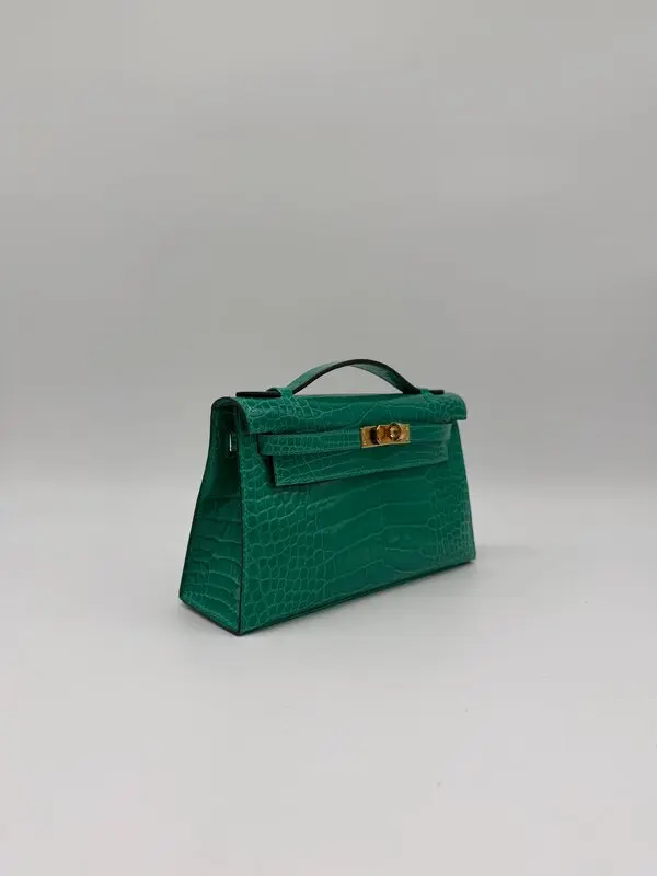 Hermès Kelly Shiny Alligator With Gold Hardware