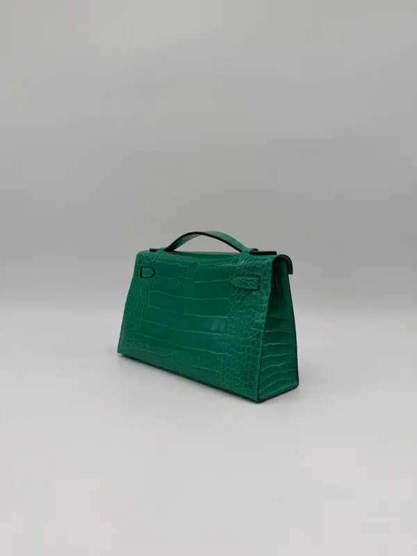 Hermès Kelly Shiny Alligator With Gold Hardware