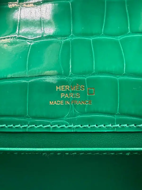 Hermès Kelly Shiny Alligator With Gold Hardware