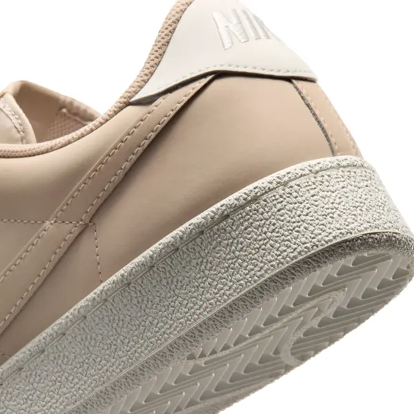Nike Classic Low Top Sneakers