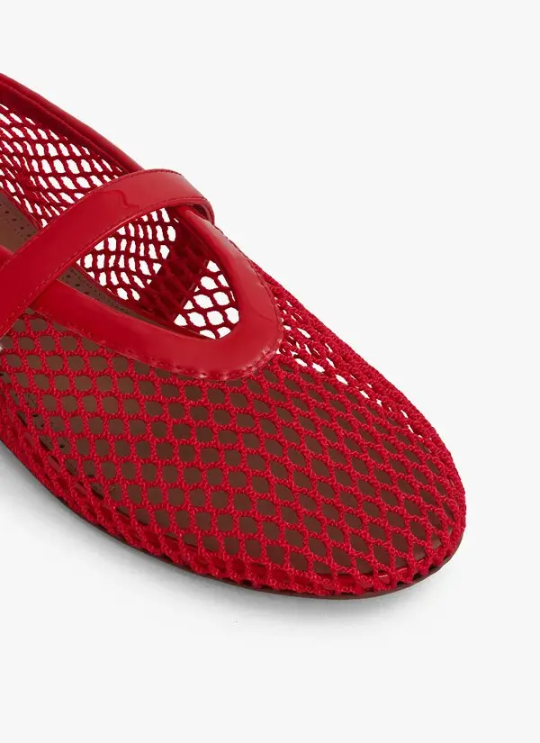 Alaïa Fishnet Ballet Flats With Buckle Strap - Red