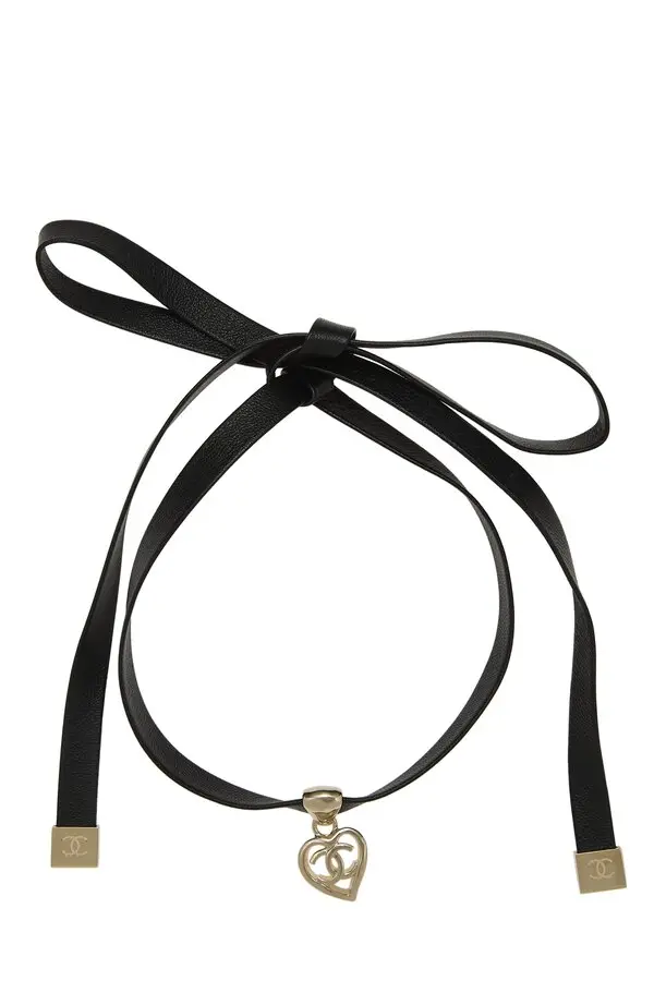 Chanel Leather Cc Heart Choker - Silver