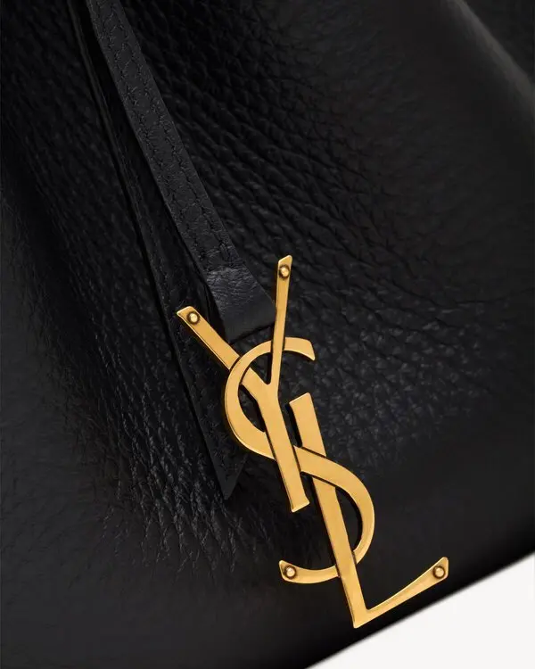 Saint Laurent Vii Logo Plaque Shoulder Bag
