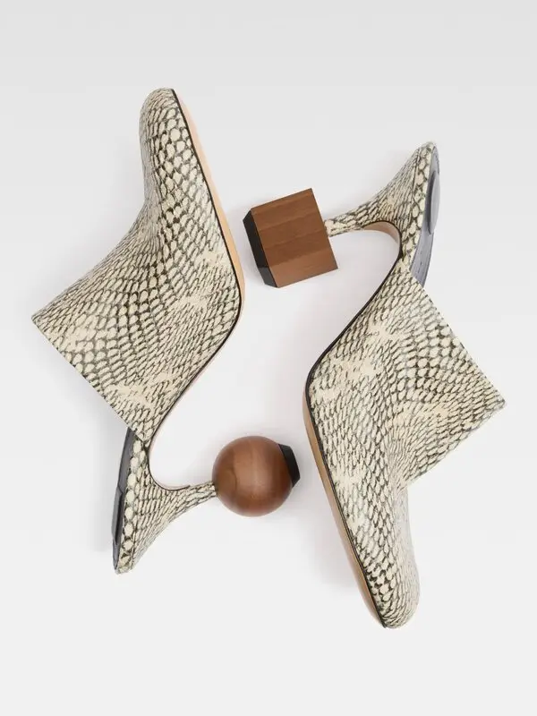 Jacquemus Bisou Slip-on Mules With Sculptural Heel Ornaments - Nude
