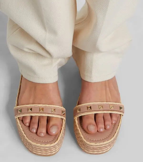 Valentino Garavani Rockstud Leather Platform Sandals - Beige