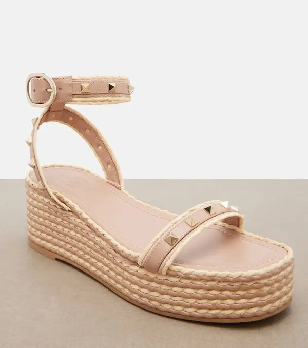 Valentino Garavani Rockstud Leather Platform Sandals - Beige