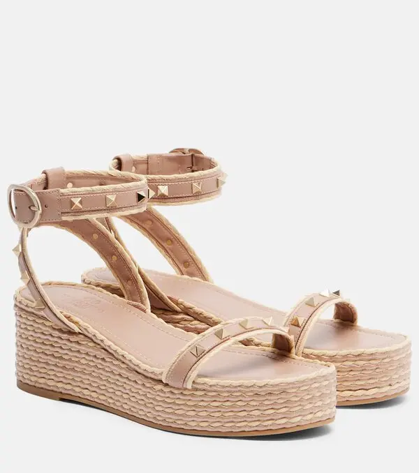 Valentino Garavani Rockstud Leather Platform Sandals - Beige