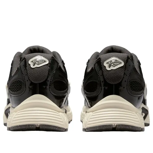 Nike V5 Rnr 'jackie Robinson Day' Sneakers - Black/medium Ash/pale Ivory