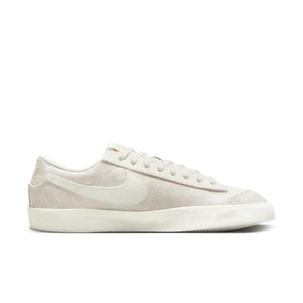 Nike Blazer Low '77 Se Flower Embroidery Sneakers