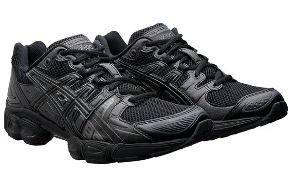Asics Gel-nimbus 24 Athletic Sneakers - Black