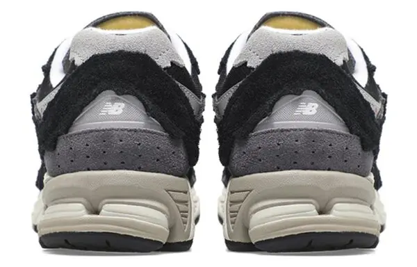 NEW BALANCE 2002r "protection Pack" Sneakers - Black/grey