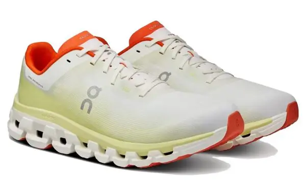 On Cloudflow 4 Sneakers - White/hay