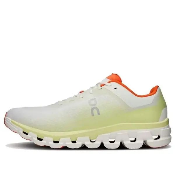 On Cloudflow 4 Sneakers - White/hay