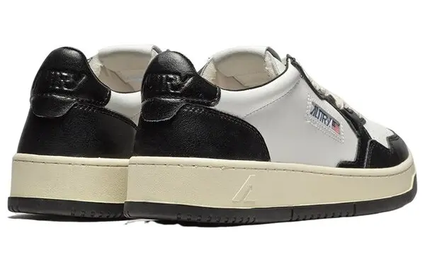 AUTRY Medalist Low Leather Sneakers - White/black