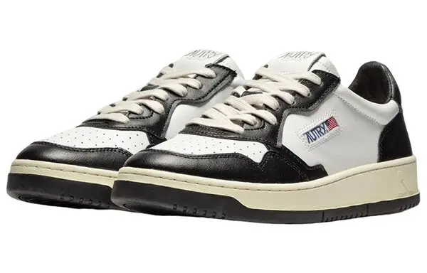 AUTRY Medalist Low Leather Sneakers - White/black