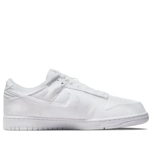 Nike X Dover Street Market Dunk Low Velvet Sneakers - White