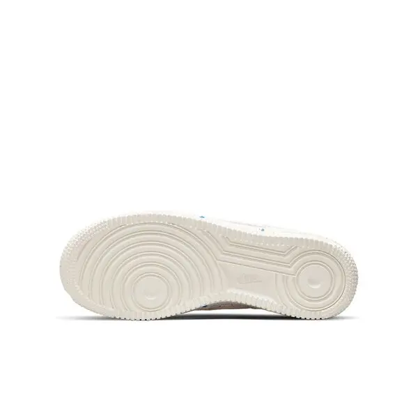 Nike Force 1 Lv8 3 Low Top Sneakers