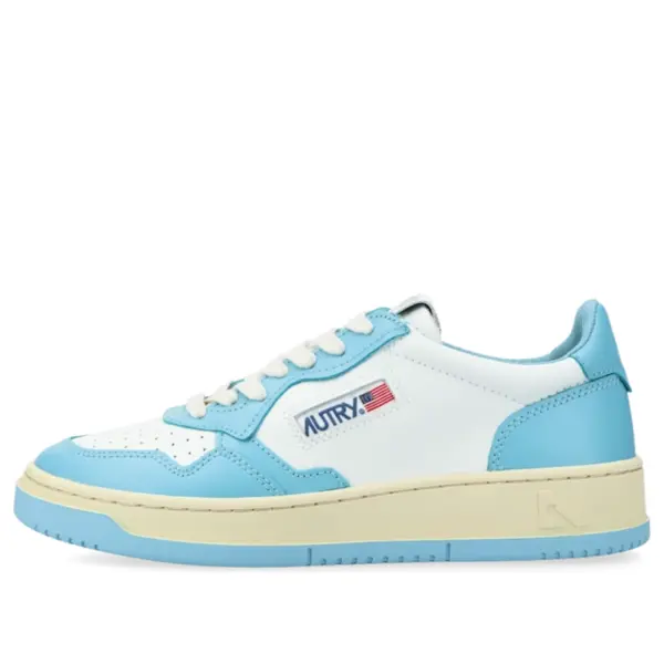 AUTRY Medalist Low Leather Sneakers - Light Blue/white