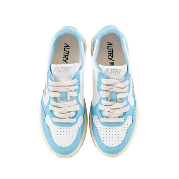 AUTRY Medalist Low Leather Sneakers - Light Blue/white