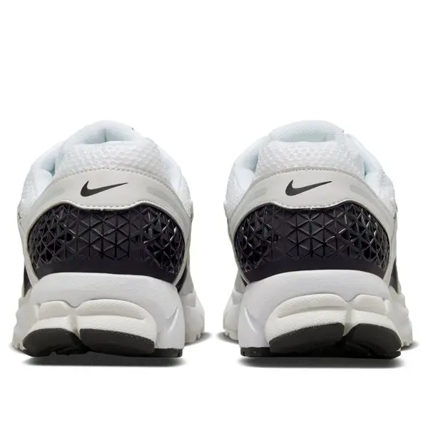 Nike Zoom Vomero Athletic Sneakers - White/black