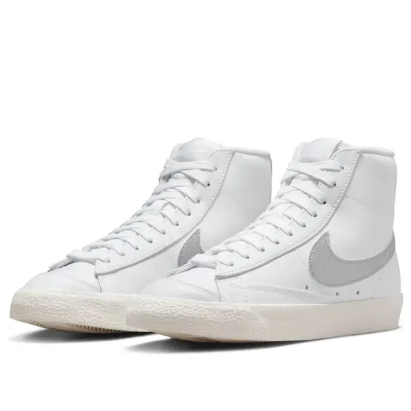 Nike Blazer Mid '77 Ess Sneakers
