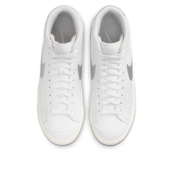 Nike Blazer Mid '77 Ess Sneakers