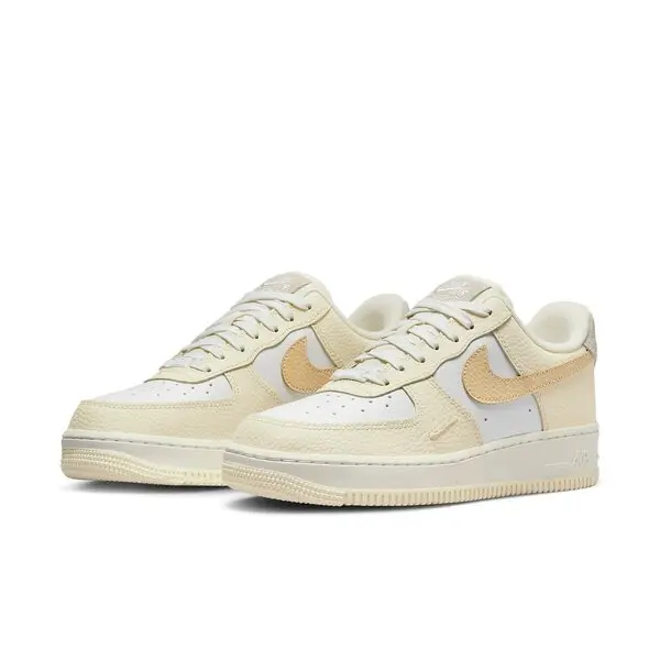 Nike Force 1 '07 Low Top Sneakers
