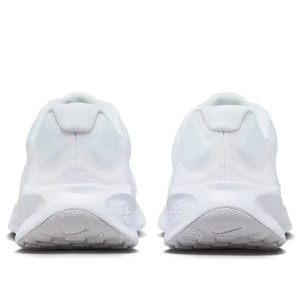 Nike Revolution "triple " Sneakers - White